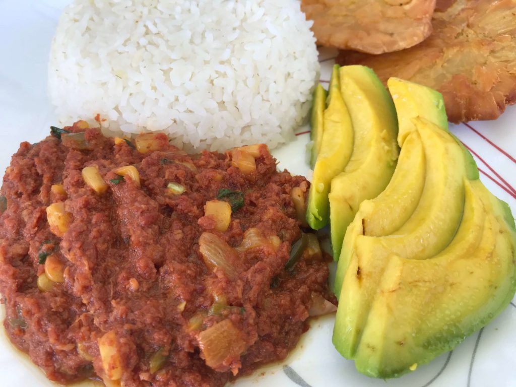 Corned beef guisado estilo puertorriqueño - www.unaprobadita.com